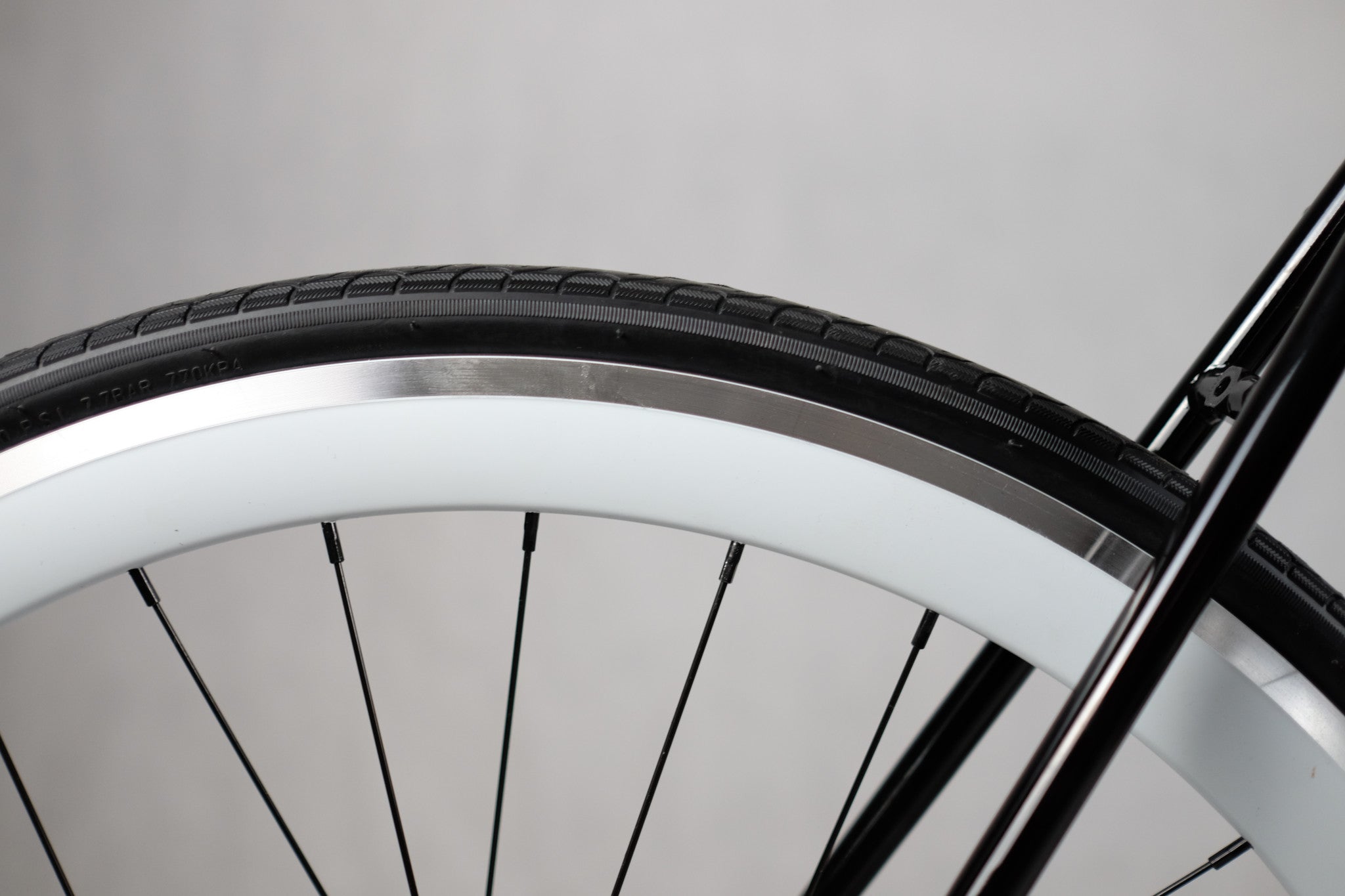 White 40 mm Deep V Wheelset Incl. Tires – Regal Bicycles Inc.